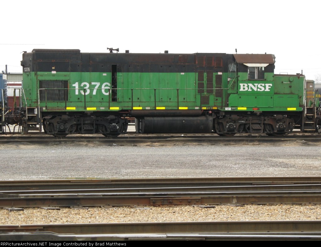 BNSF 1376 waiting to be serviced in Cherokee Yard